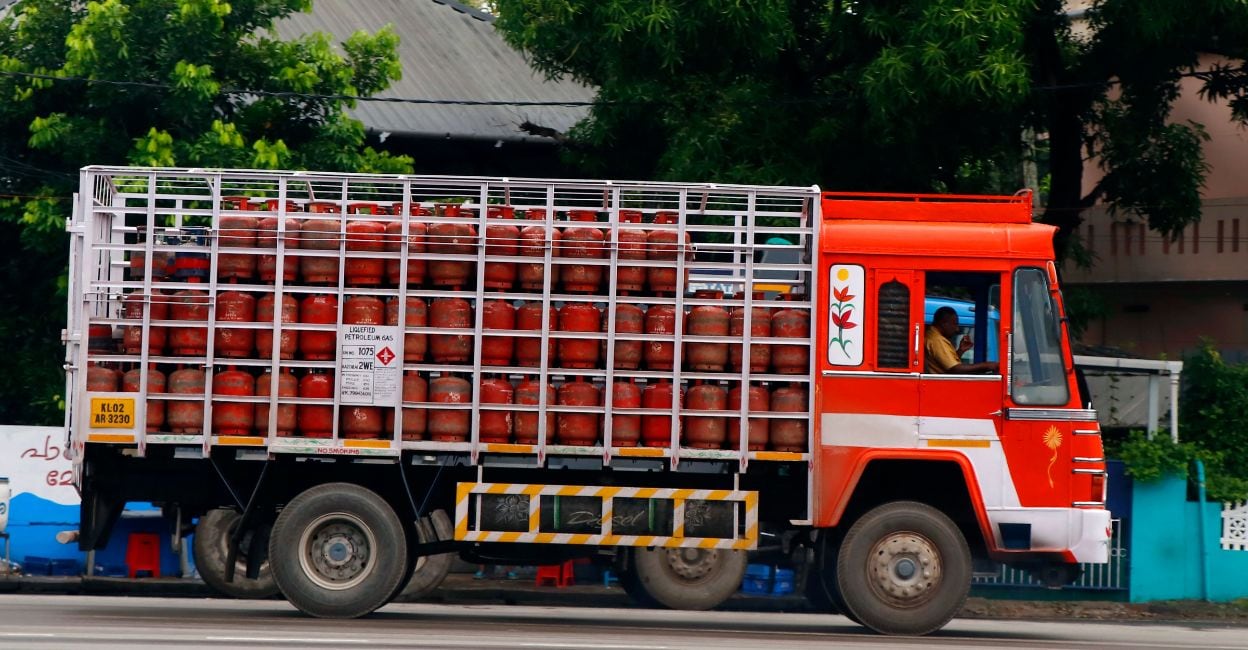 ഗ്യാസ് ബുക്കിങ് നേരത്തെ പ്ലാൻ ചെയ്തില്ലെങ്കിൽ ‘പാടുപെടും’, മേയ് ...