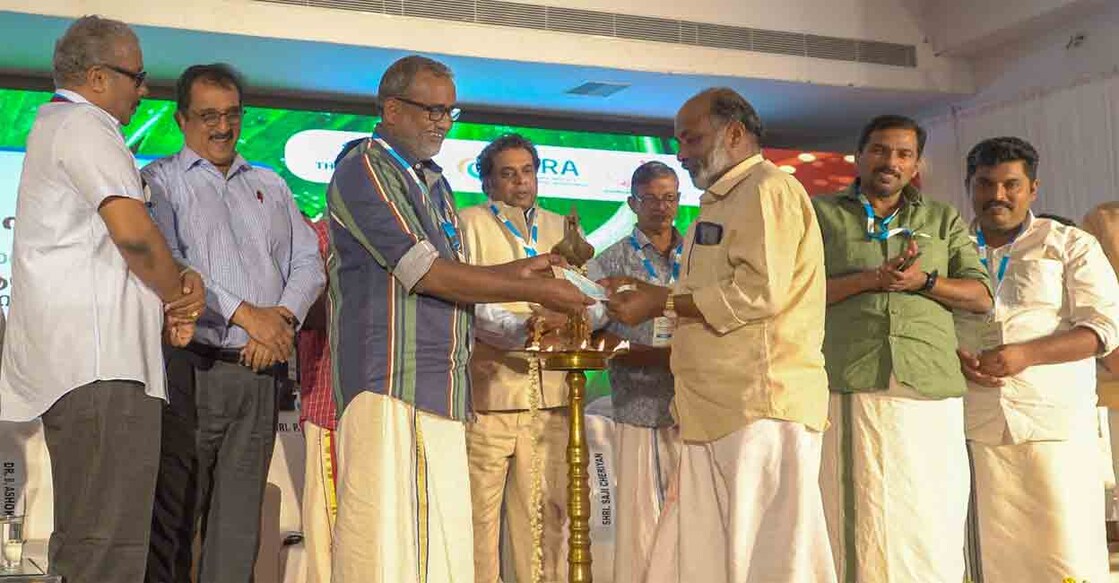 കേര പദ്ധതി: കർഷകർക്ക് ഒരു കോടി രൂപ ധനസഹായം വിതരണം ചെയ്തു | Kerala KERA ...