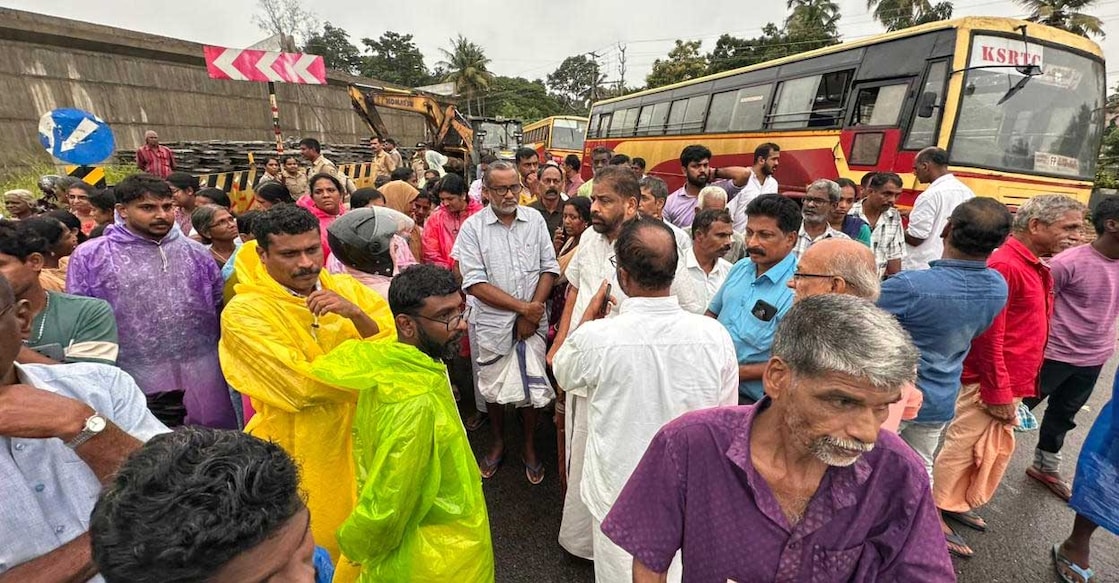 ചേർത്തലയിലെ വെള്ളക്കെട്ട്: ദേശീയപാത സർവീസ് റോഡ് പൊട്ടിച്ച് വെള്ളം ...
