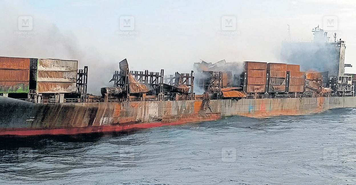 കടൽക്ഷോഭവും മഴയും തീയും കുറഞ്ഞു; ദൗത്യസംഘം‘ തീക്കപ്പലിൽ’: പരിശോധനകൾക്ക് തുടക്കം | Kochi | Wan ...