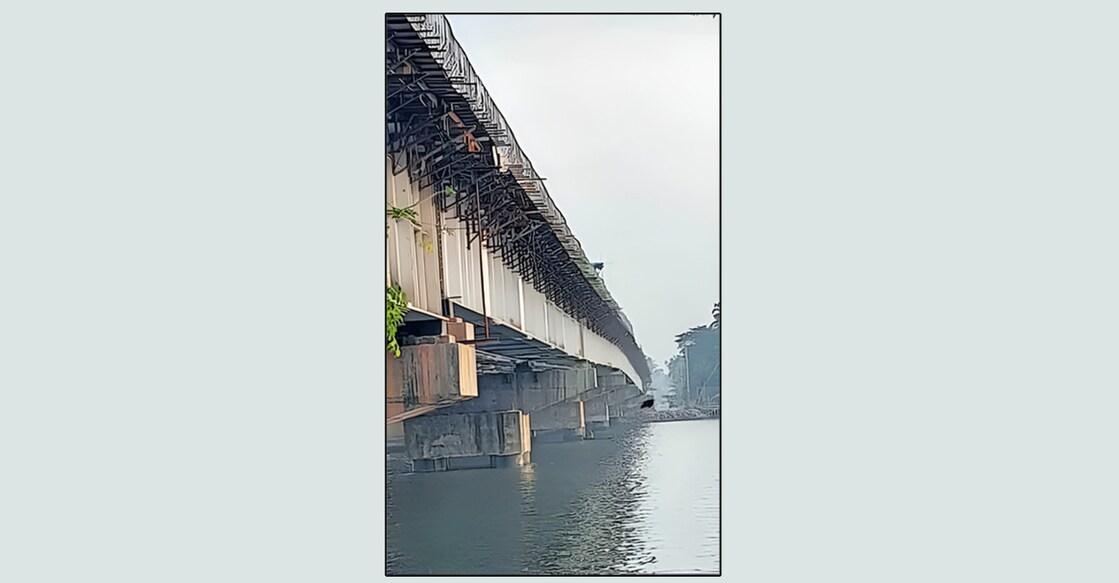 ദേശീയപാത 66 ലെ മൂത്തകുന്നം– കോട്ടപ്പുറം പാലത്തിന്റെ തൂണുകൾ താഴ്ന്നത് ...