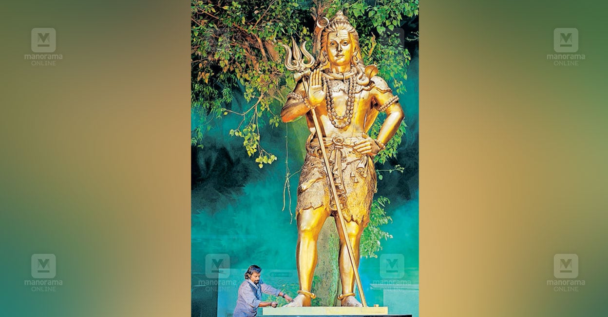 രാജ്യത്തെ ഏറ്റവും വലിയ വെങ്കല ശിവപ്രതിമ രാജരാജേശ്വര ക്ഷേത്രസന്നിധിയിൽ; 14 അടി ഉയരം, 4200 കിലോ ...