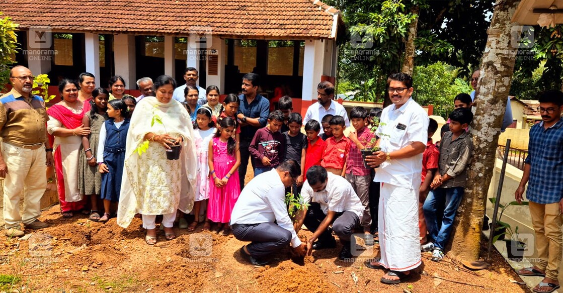 പരിസ്ഥിതി ദിനം: പാമ്പാടി സ്കൂളിൽ ഔഷധ വനം നിർമിച്ചു | World Environment ...