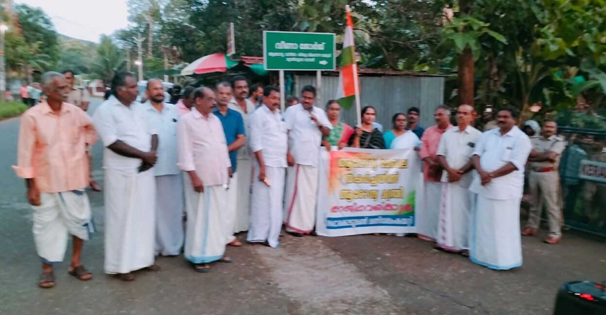 ആരോഗ്യമന്ത്രി വീണാ ജോർജ് രാജിവയ്ക്കണമെന്ന് ആവശ്യപ്പെട്ട് പ്രതിഷേധം ...