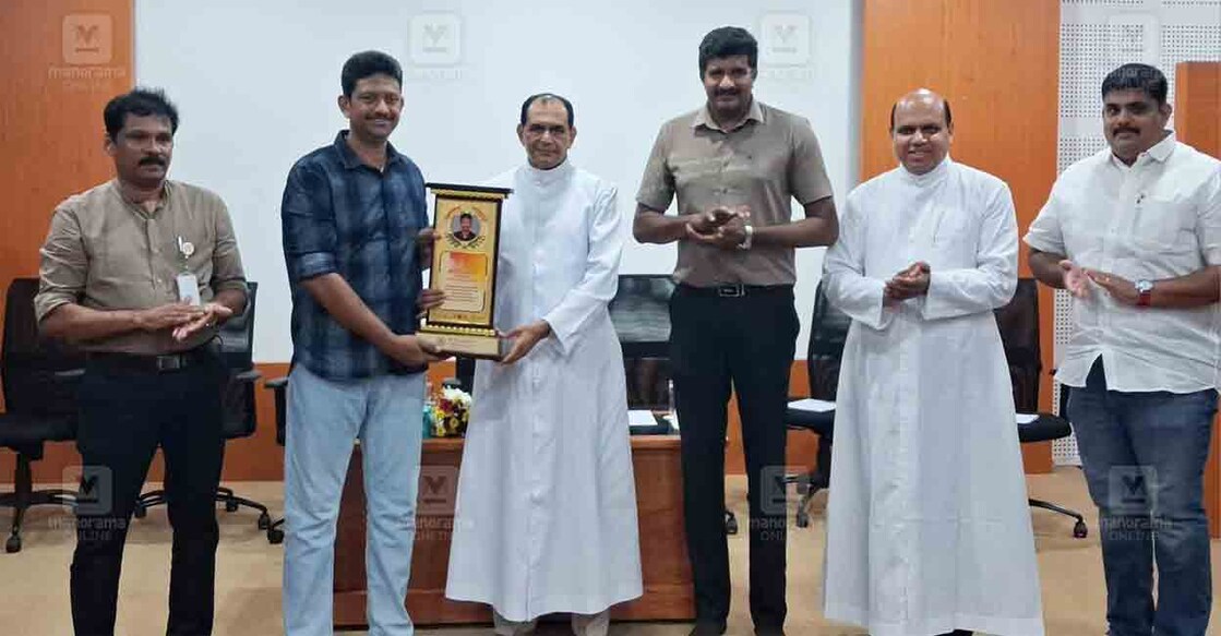 മികച്ച പരിശീലകനുള്ള പുരസ്കാരം നേടിയ ജേക്കബ് ജോസഫിന് സ്വീകരണം നൽകി ...