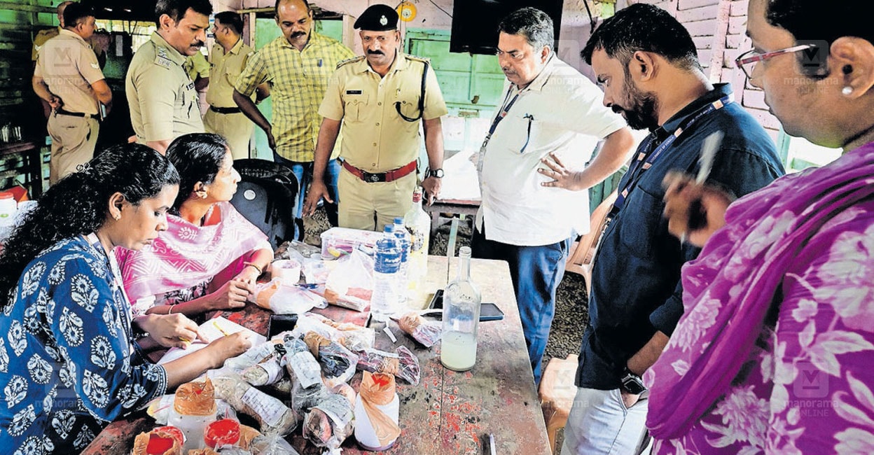 വെളിച്ചം കയറാത്ത അടുക്കള, പാത്രങ്ങൾ മുറ്റത്ത് ചെളിയിൽ കുഴഞ്ഞു ...
