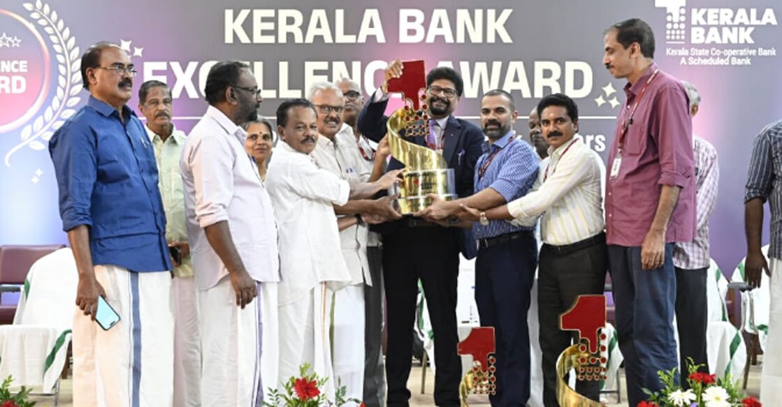കേരള ബാങ്കിന്റെ മികച്ച റീജനൽ ഓഫിസ് കോഴിക്കോട്, മികച്ച ശാഖ കോടഞ്ചേരി ...