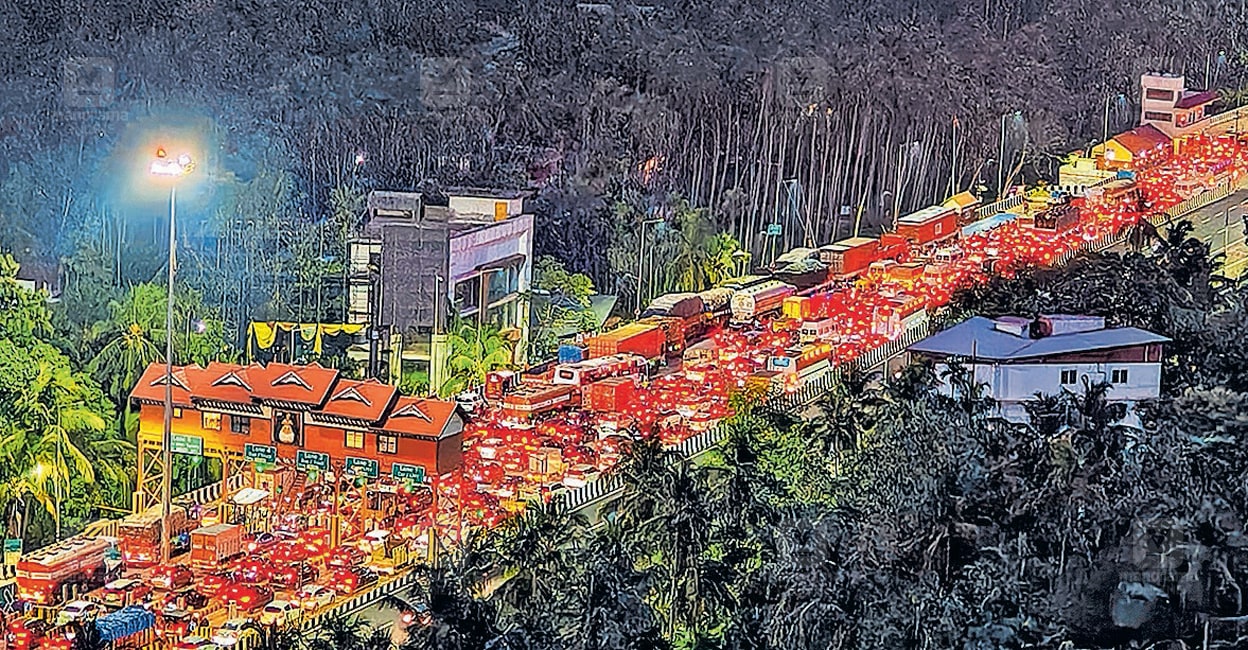 ലോറി സ്റ്റാർട്ട് ചെയ്തതും തീയും പുകയും ഉയർന്നു; തീ ആളിയതും ഇറങ്ങിയോടി ...