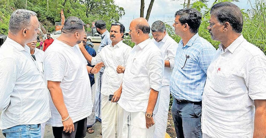 താമരശ്ശേരി ചുരത്തിൽ മിക്ക ദിവസവും പകൽ രൂക്ഷമായ ഗതാഗതക്കുരുക്ക് ...