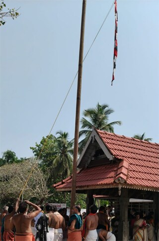 ശാസ്താവങ്ങോട്ടുപുറം ക്ഷേത്രം കളംപാട്ട് ഉത്സവം കൊടിയേറി | Kalampattu ...