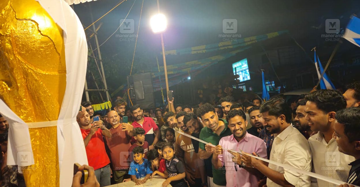 ഇഷ്ട ടീം ഏതാണെന്ന് വൈകാതെ വെളിപ്പെടുത്താം; ഫുട്ബോൾ ആവേശത്തിൽ പങ്കുചേ ...