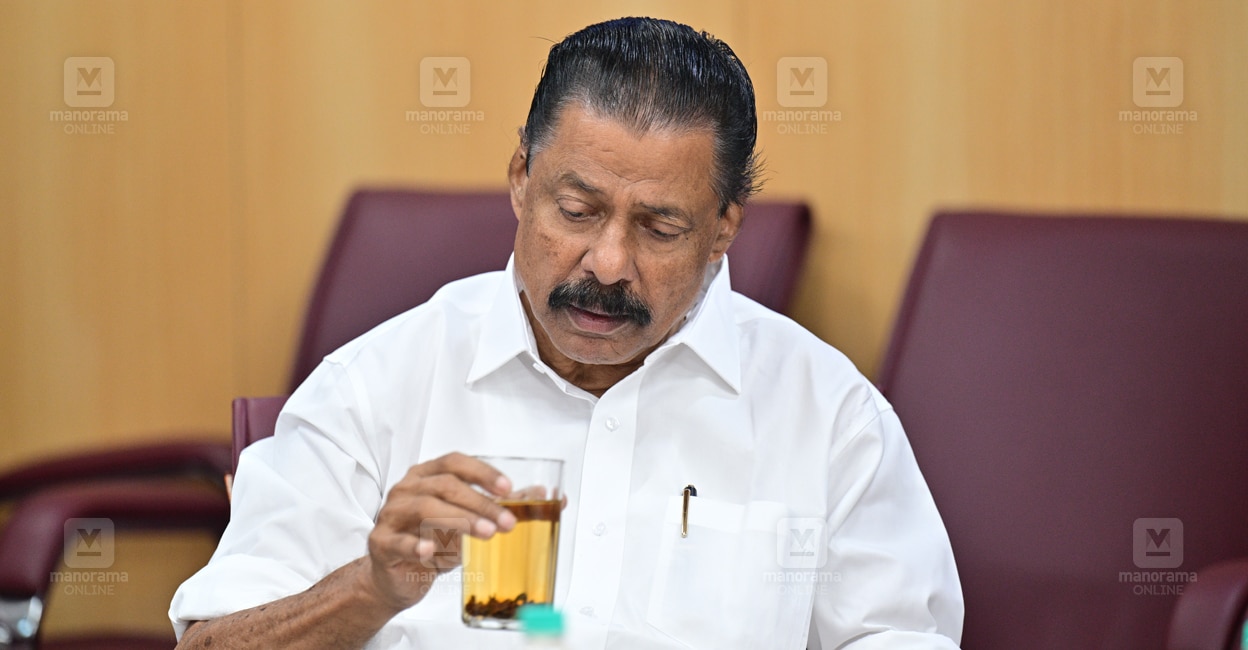 ‘എം.വി.ഗോവിന്ദന്റെ പത്രസമ്മേളനം ചാം ചച്ച.. ചോം ചച്ച.. എന്ന ഗാനം പോലെ ...