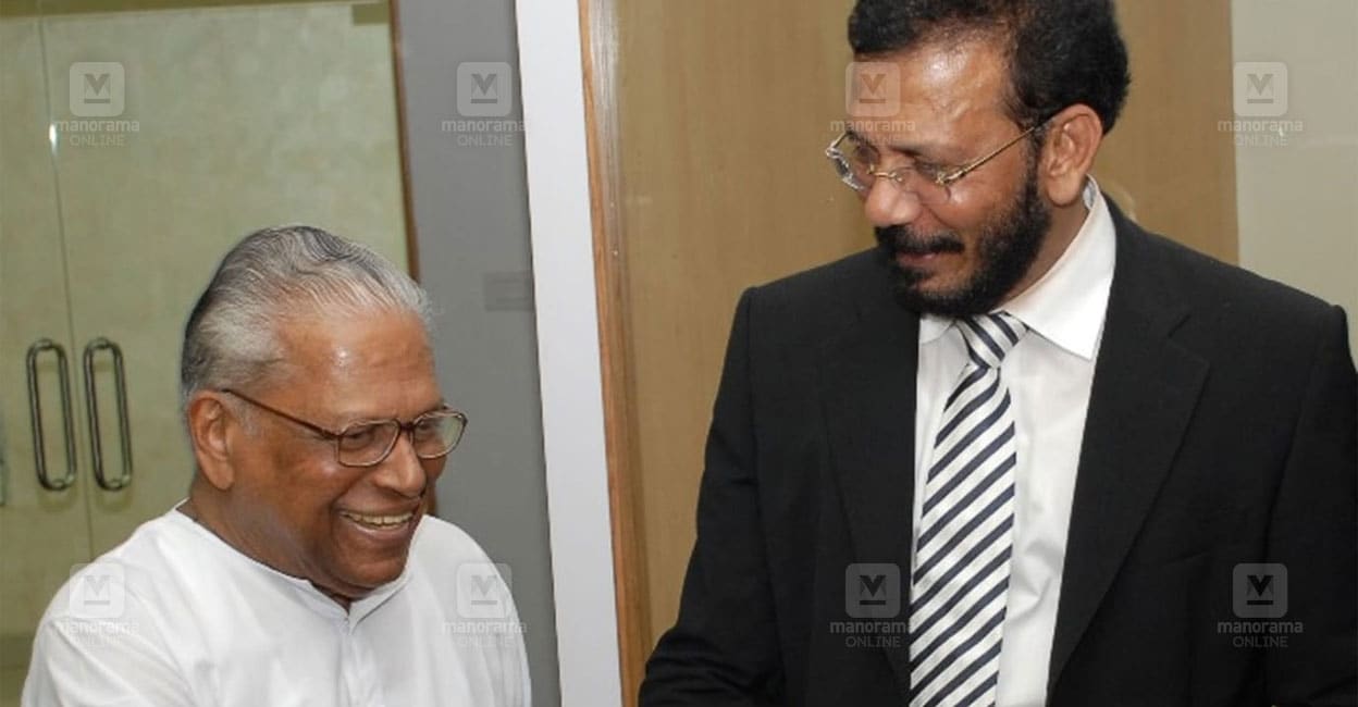 വിഎസ് പോരാളി മാത്രമായിരുന്നില്ല, അന്വേഷകനും മികച്ച പഠിതാവുമായിരുന്നു ...