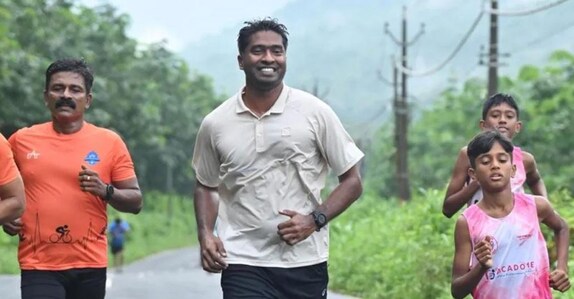 കലക്ടർ സാറേ... ഓടി തോൽപ്പിച്ചാൽ സ്കൂളിന് അവധി തരുമോ? - Collector ...