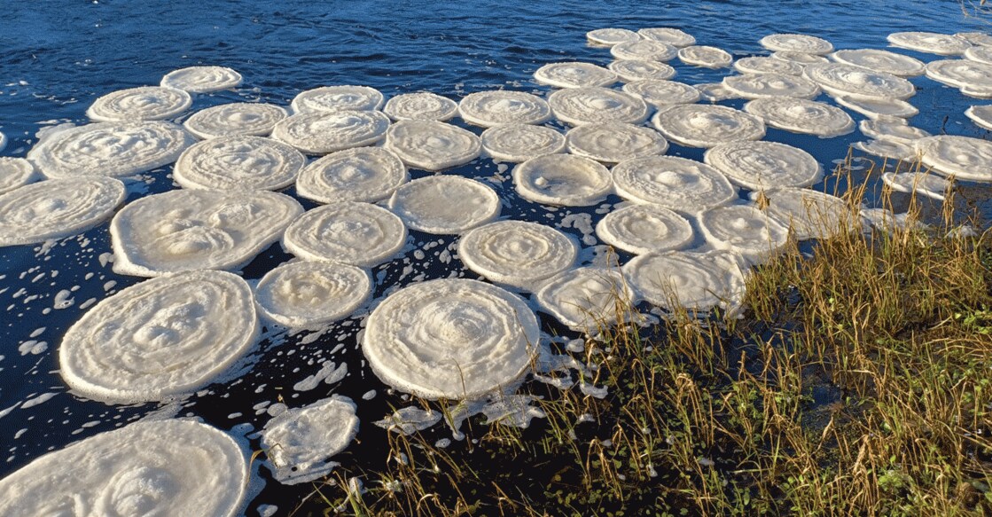 തടാകത്തിനു മുകളിൽ ഒഴുകുന്ന വമ്പൻ പൊറോട്ടകൾ! സ്കോട്‌ലൻഡിലെ അപൂർവ പ്രതിഭാസം-scotland| River ...