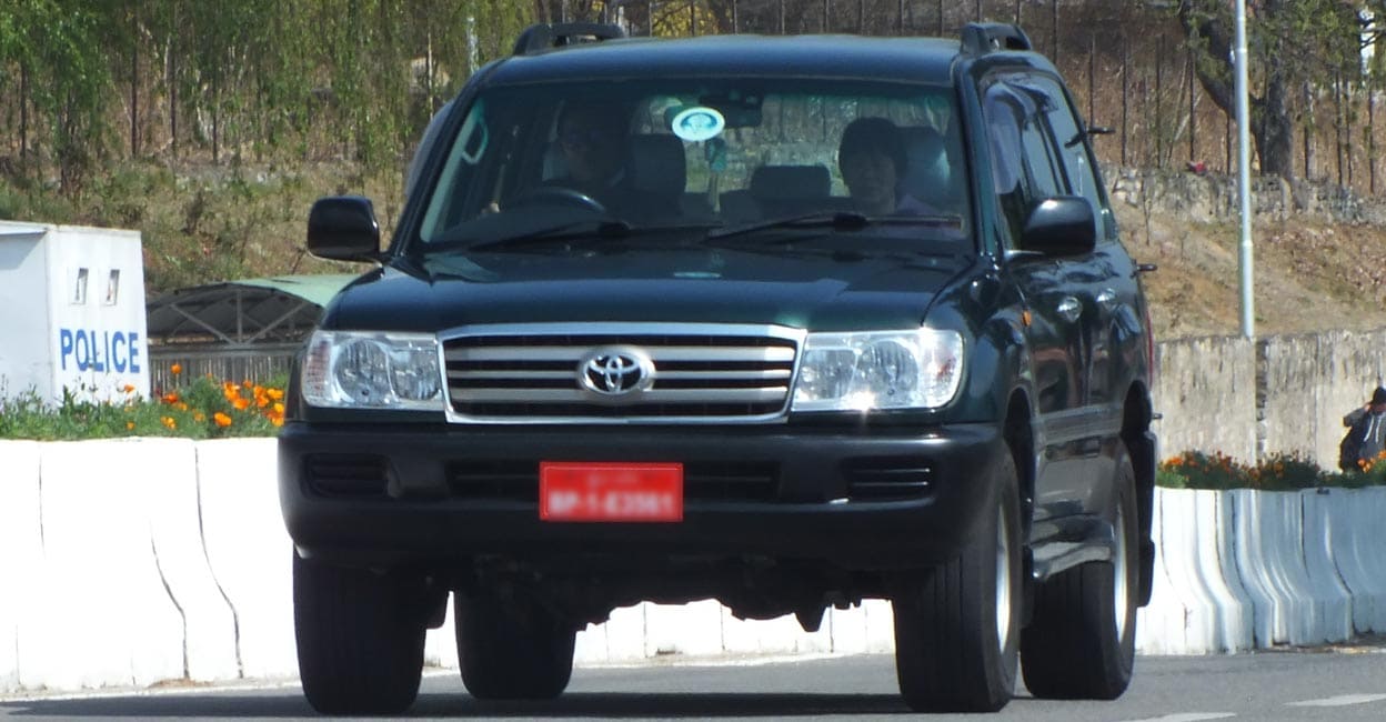 പട്ടാളം ഉപേക്ഷിച്ചത് ലാൻഡ് ക്രൂസറും ലാൻഡ് റോവറും ഉൾപ്പടെ 150 വാഹനങ്ങ ...