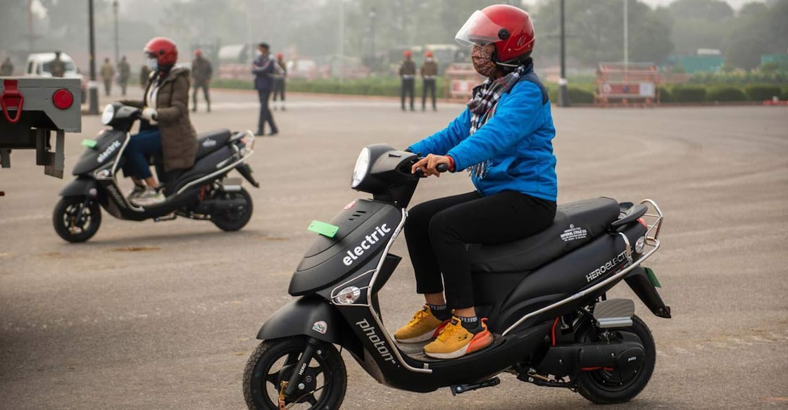 ഇലക്ട്രിക് സ്കൂട്ടർ വാങ്ങുകയാണോ? ഈ കാര്യങ്ങൾ നിർബന്ധമായും ശ്രദ്ധിക്കുക ...