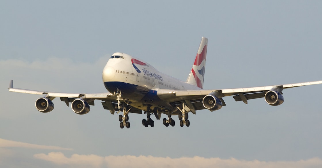 നാല് എൻജിനുകളും പ്രവർത്തനരഹിതം 37000 അടിയിൽ നിന്ന് വിമാനം തെന്നിയിറങ്ങ ...