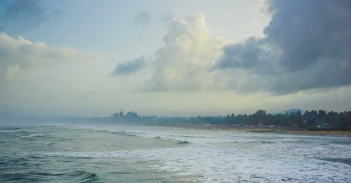 ചന്ദ്ര കൊടുങ്കാറ്റിൽ വിറച്ച് ബ്രിട്ടൻ; സ്കൂളുകൾക്ക് അവധി, പ്രളയഭീതിയി ...