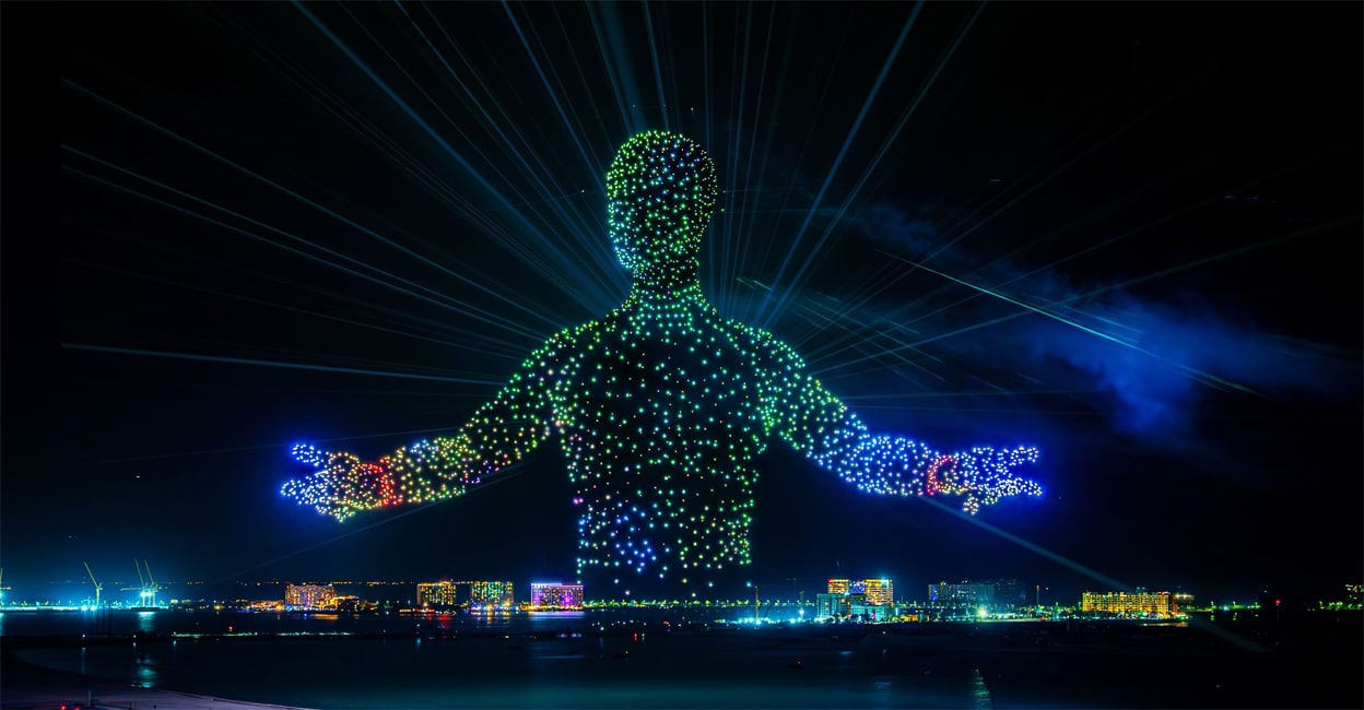 ആകാശത്ത് അഗ്നിചിറകുവിരിച്ച് ഫീനിക്സ് ഗിന്നസ് റെക്കോർഡ് തിളക്കത്തിൽ റാസ ...