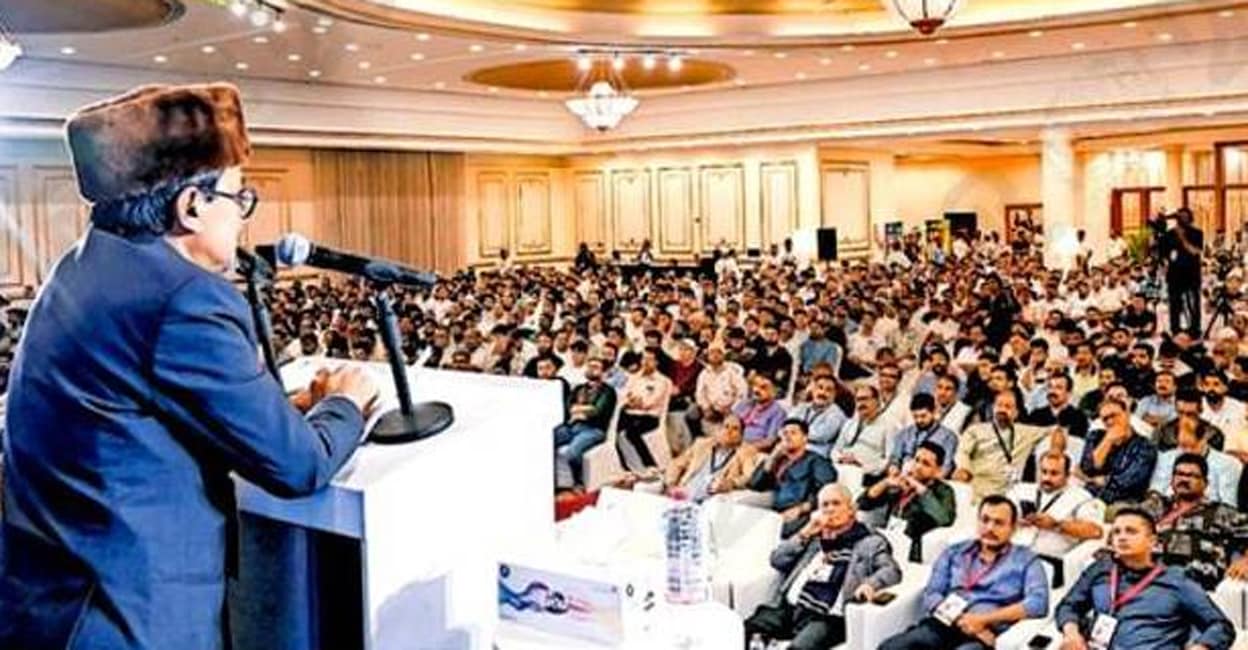 കുടുംബം വളർച്ചയുടെ അടിസ്ഥാനം ഐക്യദാർഢ്യവുമായി സമദാനി സാദിഖലി ശിഹാബ് ...