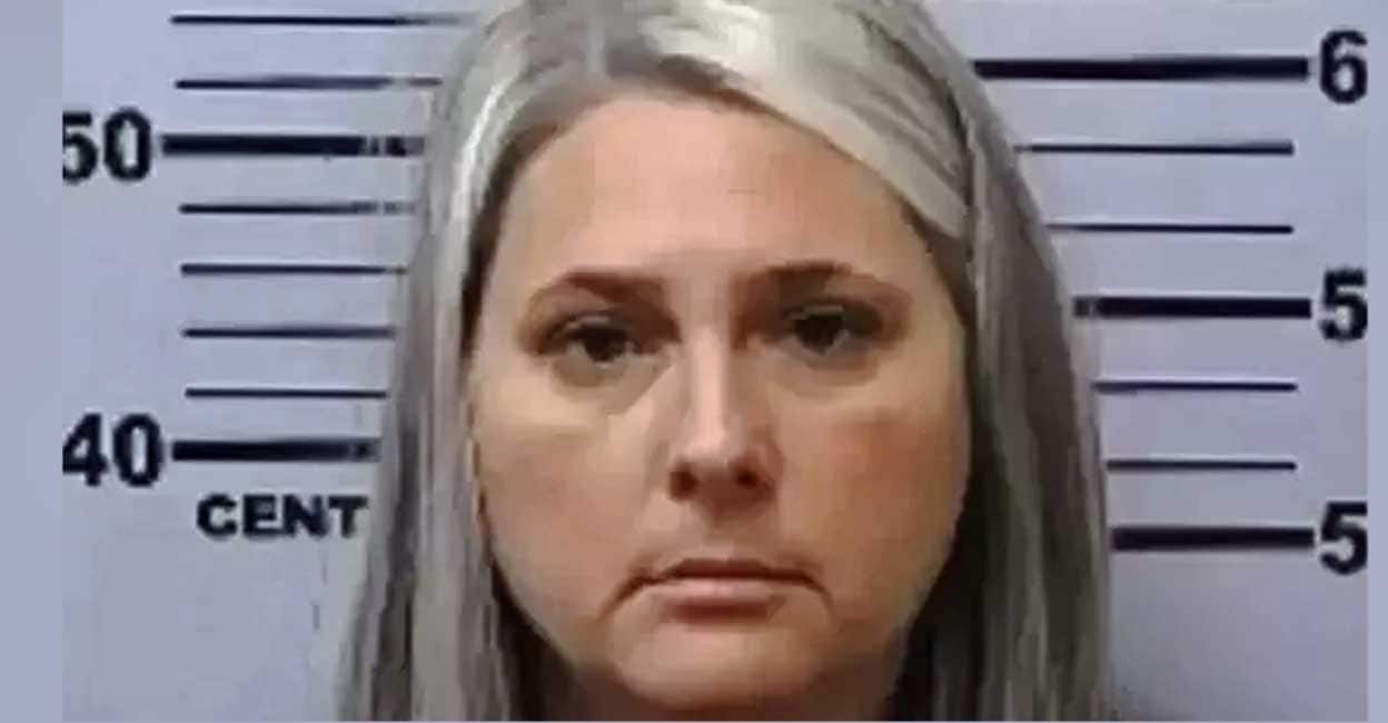 മകനെ അടിച്ച അമ്മ അറസ്റ്റിൽ; ‘ടീച്ചർ ഓഫ് ദി ഇയറിനെ’ പിരിച്ചുവിട്ട് സ്കൂ ...