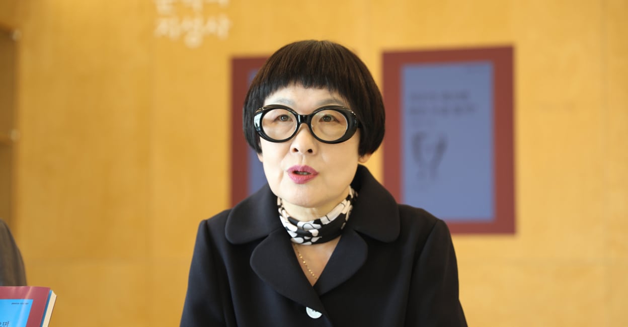 ‘മരണത്തിന്റെ ആത്മകഥ’ എഴുതിയ ദക്ഷിണ കൊറിയൻ എഴുത്തുകാരി; കുഴിയിൽ നിന്ന് ...