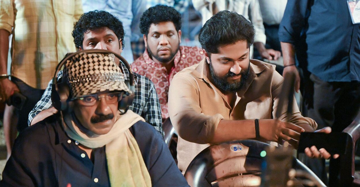 ഈസ്റ്റ് കോസ്റ്റ് വിജയന്റെ ‘ഭീഷ്മർ’ ചിത്രീകരണം പൂര്‍ത്തിയായി; പാക്കപ്പ് ...