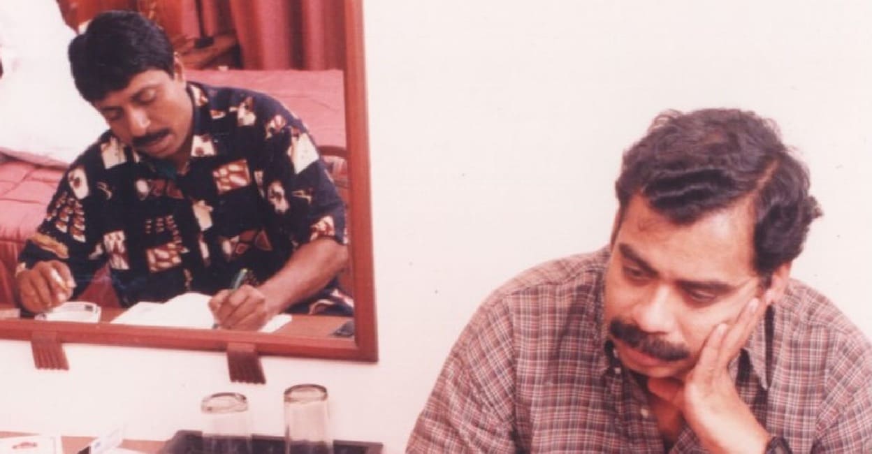 പറഞ്ഞാൽ തീരാത്ത ശ്രീനിഹാസം | Sreenivasan movies | Malayalam screenplay ...