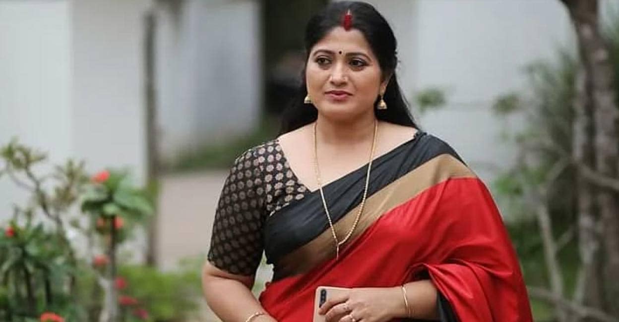 കഴിഞ്ഞ രണ്ട് വർഷമായി ഞാൻ ഒറ്റയ്ക്കാണ്, താരങ്ങളുടെ ജീവിതം ആഘോഷമാണെന്നാണ് ...