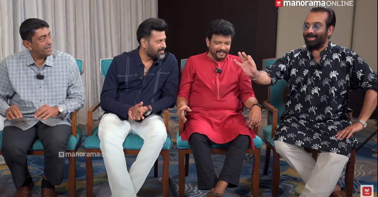 ‘എത്ര നിസ്സാരമായാണ് അദ്ദേഹം അത് ചെയ്തത്’; മനോജ്.കെ.ജയന്റെ പാട്ടിന് നൃത്തം ചെയ്ത് വിനീത്| Vineeth ...