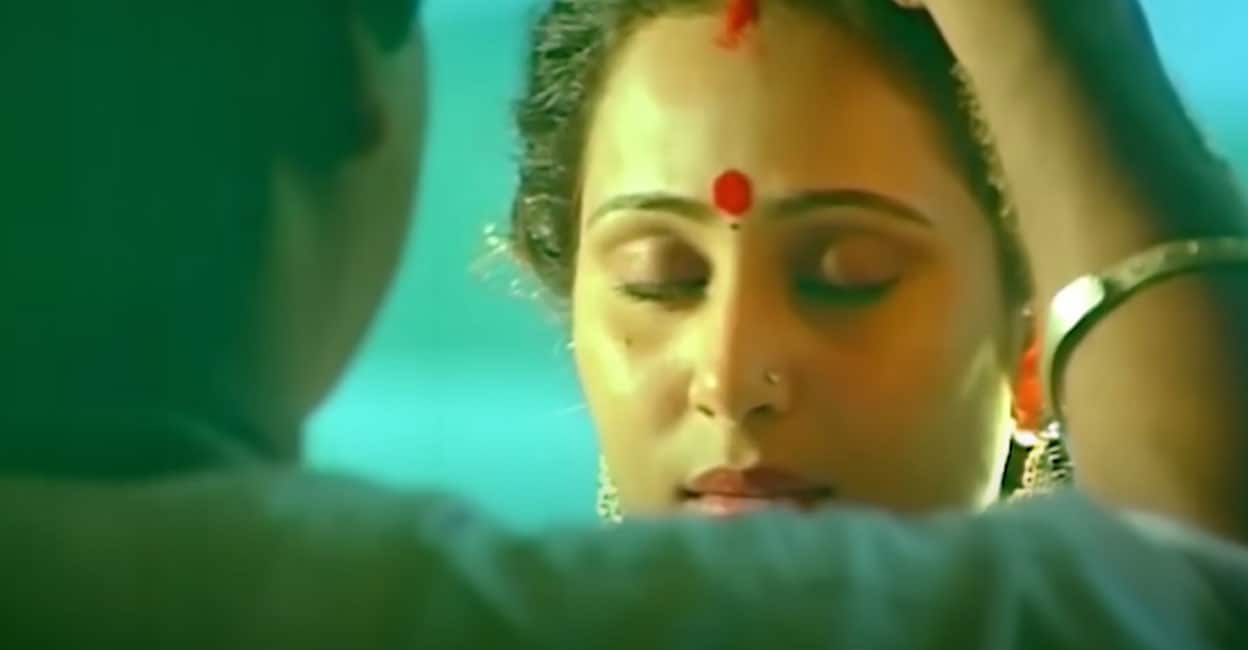 മായുന്നില്ല; നീ ചാർത്തിയ പ്രണയസിന്ദൂരം | Kandu Njan song from abhimanyu ...