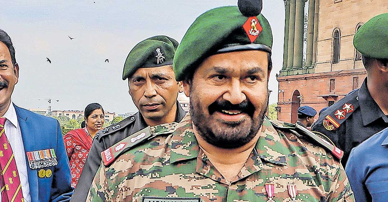 ദേശീയതലത്തിൽ ‘പ്രച്ന’മായി മോഹൻലാലിന്റെ താടി; സേനാ ചടങ്ങിലെത്തിയത് ചട്ടം ...