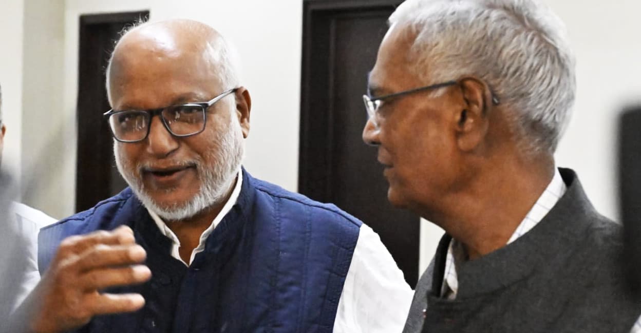 പിഎം ശ്രീയിൽ സംസ്ഥാന സർക്കാർ ഒപ്പിട്ടതിനെ തുടർന്നുള്ള വിവാദങ്ങ ...