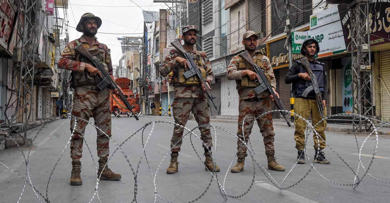 ഭീകരാക്രമണം: 5 പാക്ക് സൈനികർ കൊല്ലപ്പെട്ടു | മനോരമ ഓൺലൈൻ ന്യൂസ് | മലയാള ...