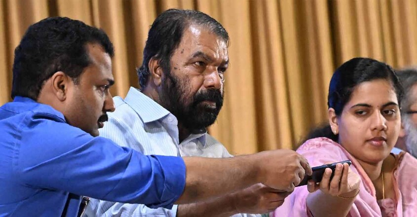 നിയമസഭയിലേക്കു മൽസരിക്കുമെന്ന അഭ്യൂഹത്തെക്കുറിച്ചും രാഷ്ട്രീയ ...