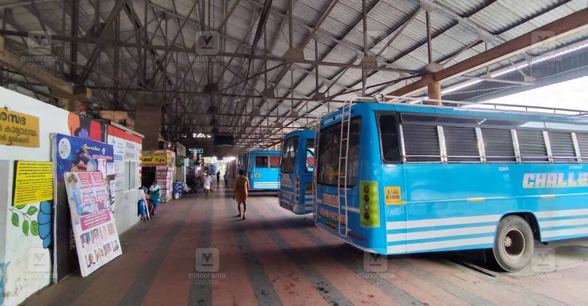 സ്വകാര്യ ബസ് സമരം തുടങ്ങി, വലഞ്ഞ് ജനം; അർധരാത്രി മുതൽ അഖിലേന്ത്യാ ...