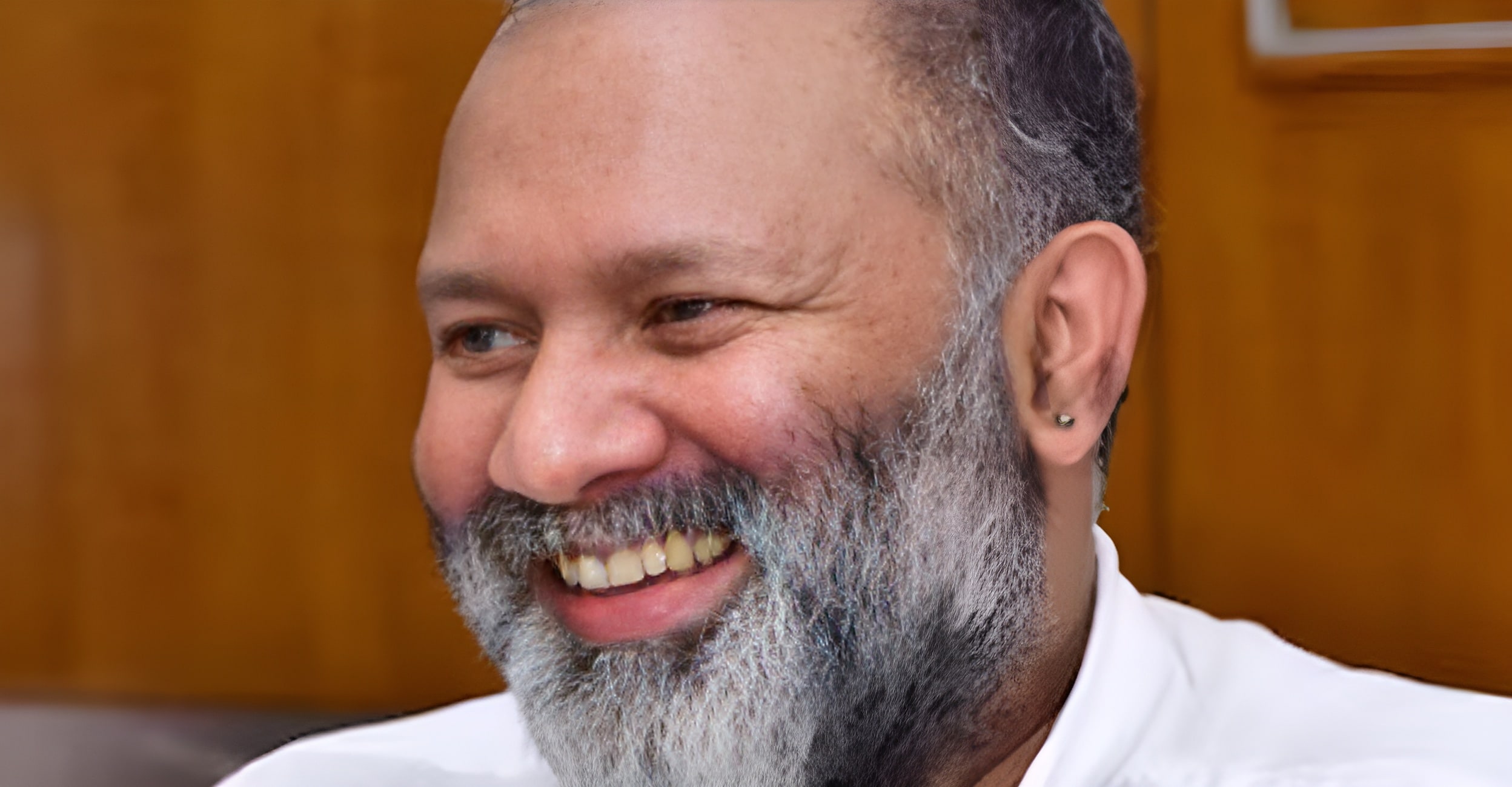 എസ്എഫ്ഐയിൽ തുടക്കം; വ്യവസായിയായി വളർച്ച, 2 സിനിമകളുടെ നിർമാണ പങ്കാളി ...