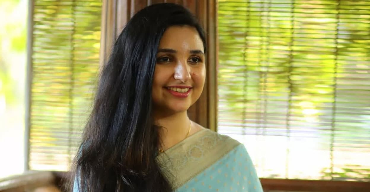 ‘യുവനേതാവിന് സൈക്കോ ക്യാരക്ടർ, വിഡിയോ കോൾ ഇരുട്ടിന്റെ മറവി ...