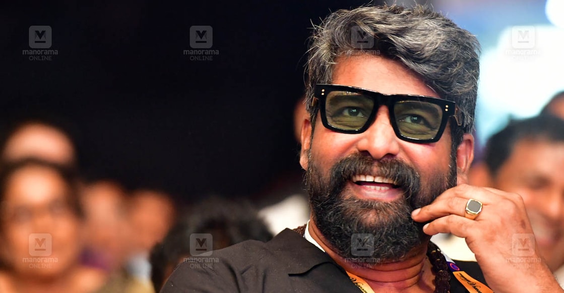 ഷൂട്ടിങ്ങിനിടയിൽ ജീപ്പ് മറിഞ്ഞു; നടൻ ജോജു ജോർജിനു പരുക്ക്, ആശുപത്രിയി ...