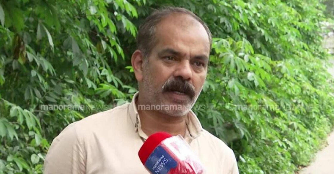 വീട്ടിൽനിന്ന് മദ്യവും സ്ഫോടകവസ്തുക്കളും പിടിച്ചു, കള്ളക്കേസിൽ 17–ാം ...