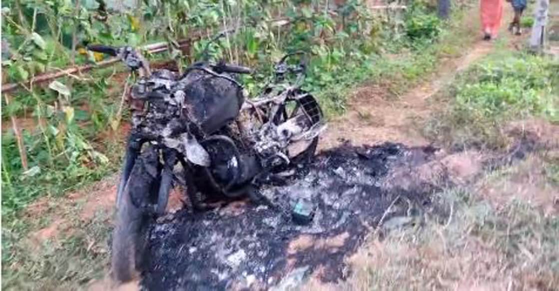 സിപിഎം പുറത്താക്കിയ കുഞ്ഞിക്കൃഷ്ണനെ അനുകൂലിച്ച ആളിന്റെ ബൈക്ക് കത്തിച്ചു ...