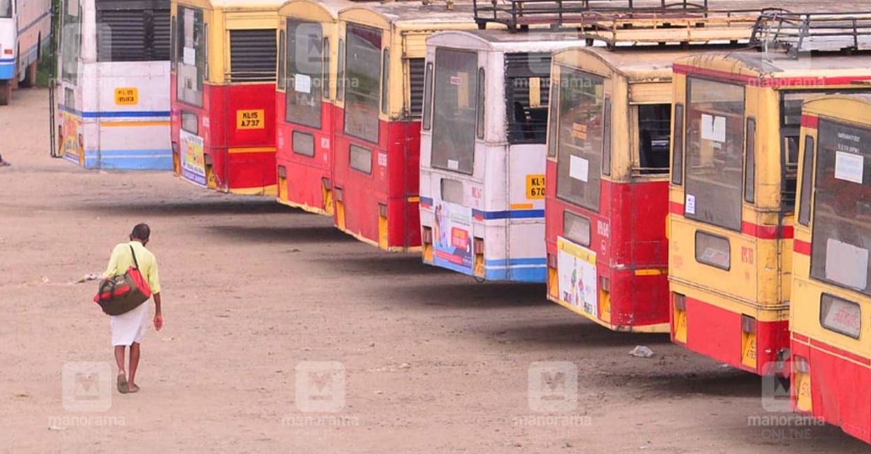 യാത്രക്കാരന്റെ മുഖത്തടിച്ച് കെഎസ്ആർടിസി ജീവനക്കാരൻ; മർദിക്കുന്ന വിഡിയോ ...