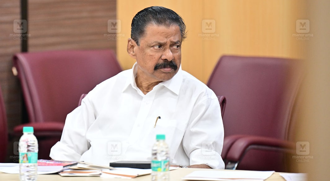 ‘നേതൃത്വത്തിന്റെ പിടിപ്പുകേടാണെന്ന് സമ്മതിച്ചേ മതിയാകൂ’: എം.വി ...