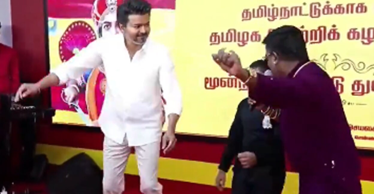 'ഏതൊക്കെ എൻജിൻ വന്നാലും ടിവികെ ടോപ്'; എംജിആറുമായി സ്വയം താരതമ്യം ...