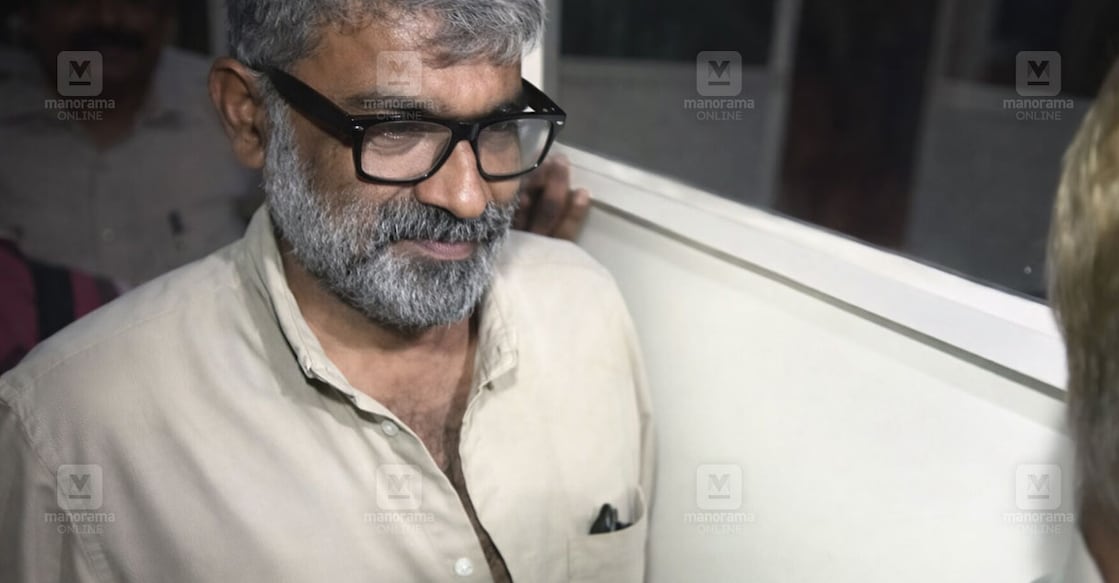 രഞ്ജിത്ത് വീണ്ടും റിമാൻഡിൽ, കാരവനിൽ‌ എത്തിച്ച് തെളിവെടുപ്പ്; പരാതി ...