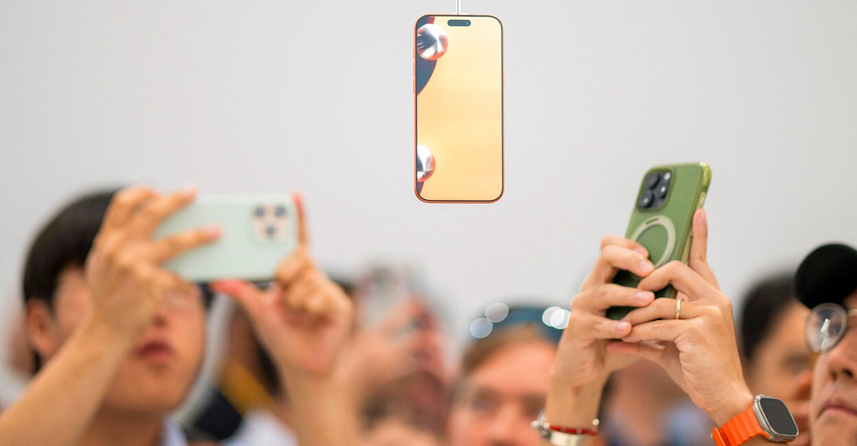 വളയുമോ എയർ? പരിശോധിക്കാന്‍ ആപ്പിൾ; ആളെക്കൂട്ടി ബലപ്രയോഗം, ഒടുവി ...