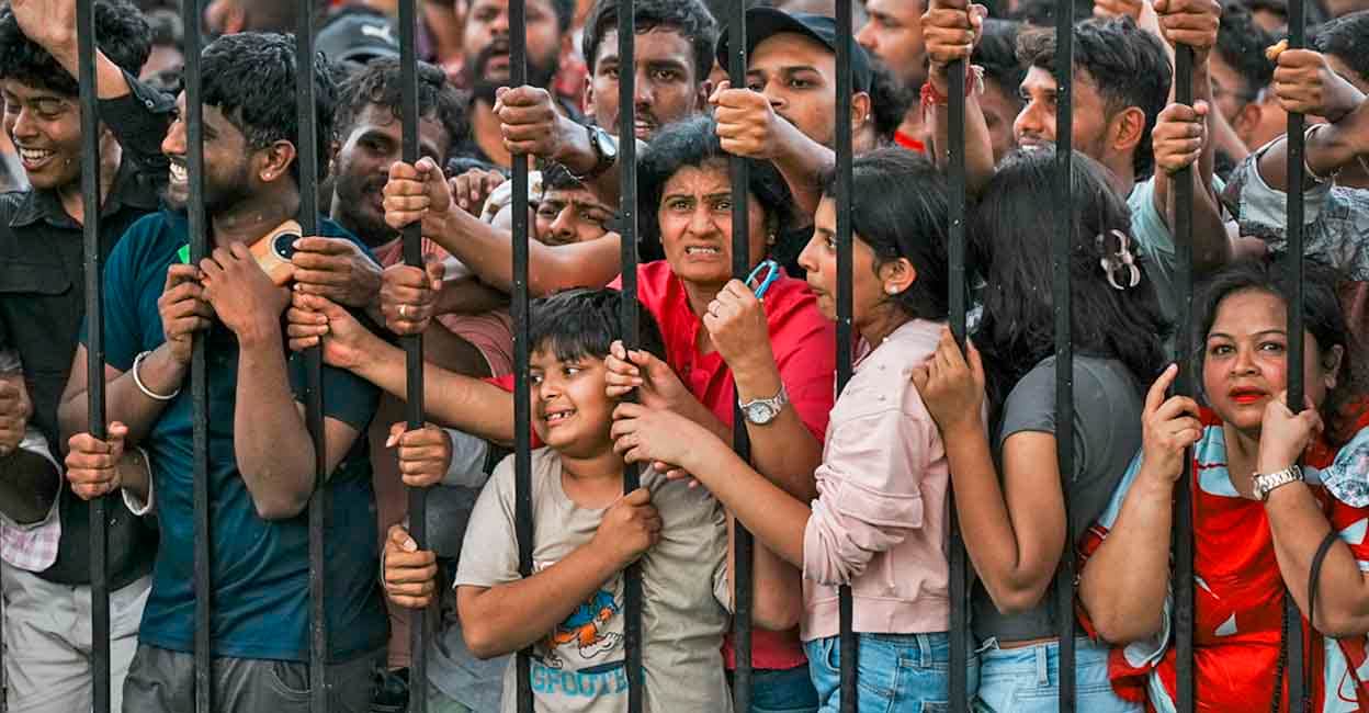 മെസ്സി വരുമ്പോൾ അറിയണം ജനക്കൂട്ട മനഃശാസ്ത്രം - Kerala Crowd Control ...