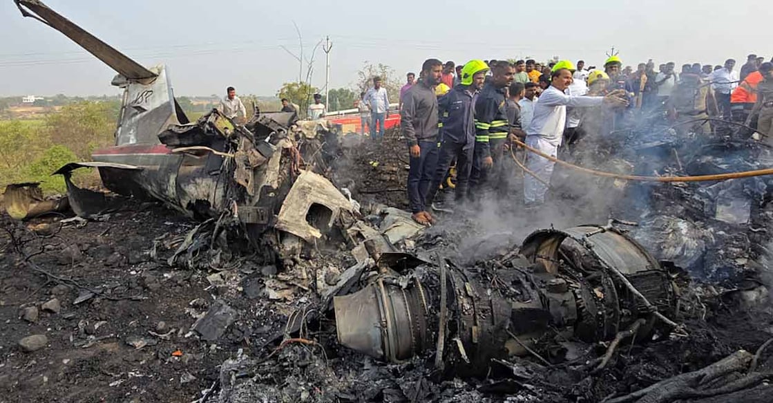 അപകടം മുന്നിൽ കണ്ട പൈലറ്റിനു മേൽ ആരുടെ സമ്മർദം? ആ വിമാനത്തിന്റെ മുന് ...
