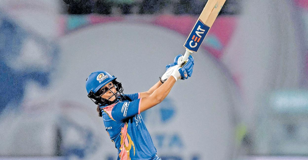 മുംബൈ 195; ഹർമൻപ്രീതിനും (74*) നാറ്റ് സിവർ ബ്രെന്റിനും (70) അർധ സെഞ്ചറി ...